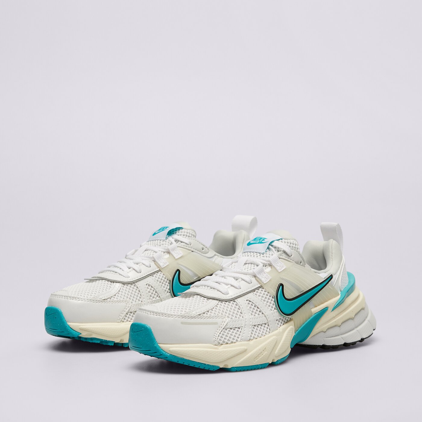 NIKE V2K RUN FD0736-105 Дамски Цвят бял Модни Маратонки Обувки Nike в ...