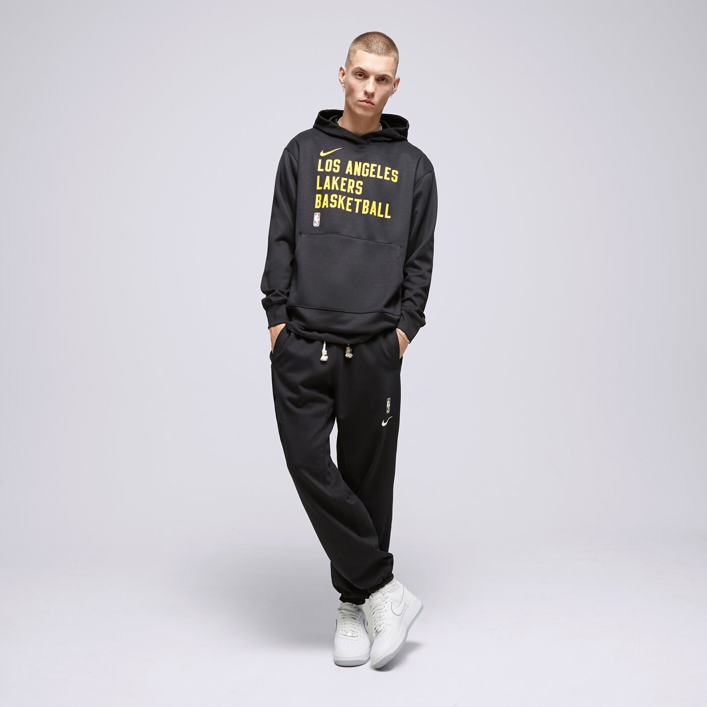 NIKE СУИТЧЪР С КАЧУЛКА LAL MNK DF SPTLIGHT PO HDY NBA DX9661-010 Мъжки Цвят черен Модни Суичъри ...