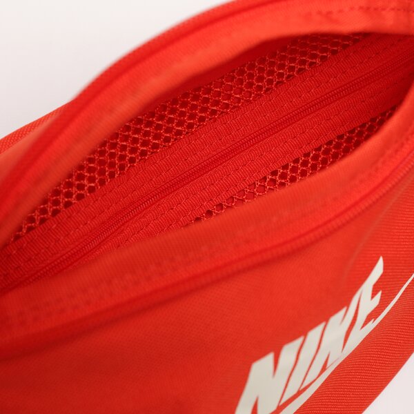 NIKE САК NIKE HERITAGE DB0490-633 Дамски Цвят червен Модни Чанти за ...