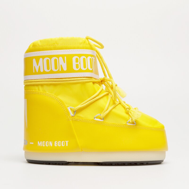 Улична мода 2024 Moon Boot | Sizeer