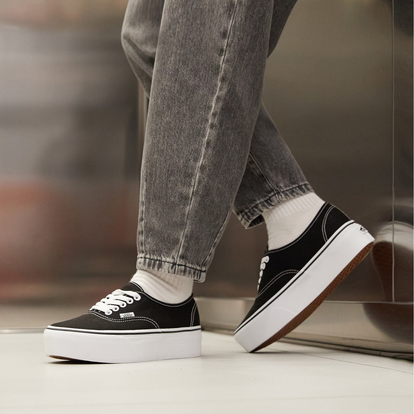 VANS UA AUTHENTIC STACKFORM VN0A5KXXBMX1 Дамски Цвят черен Модни ...