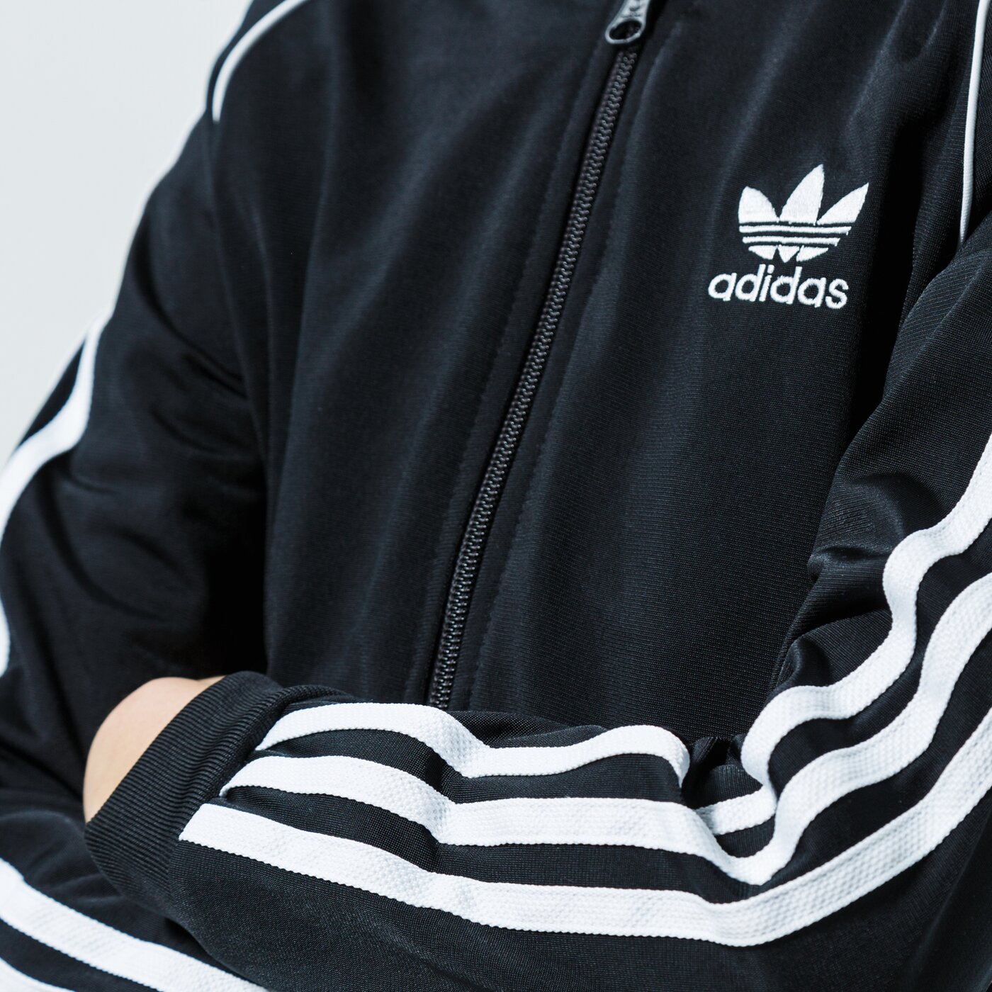 ADIDAS СУИТЧЪР СЪС ЗАКОПЧАВАНЕ SST TRACK ТОП B GN8451 Детски Цвят черен ...