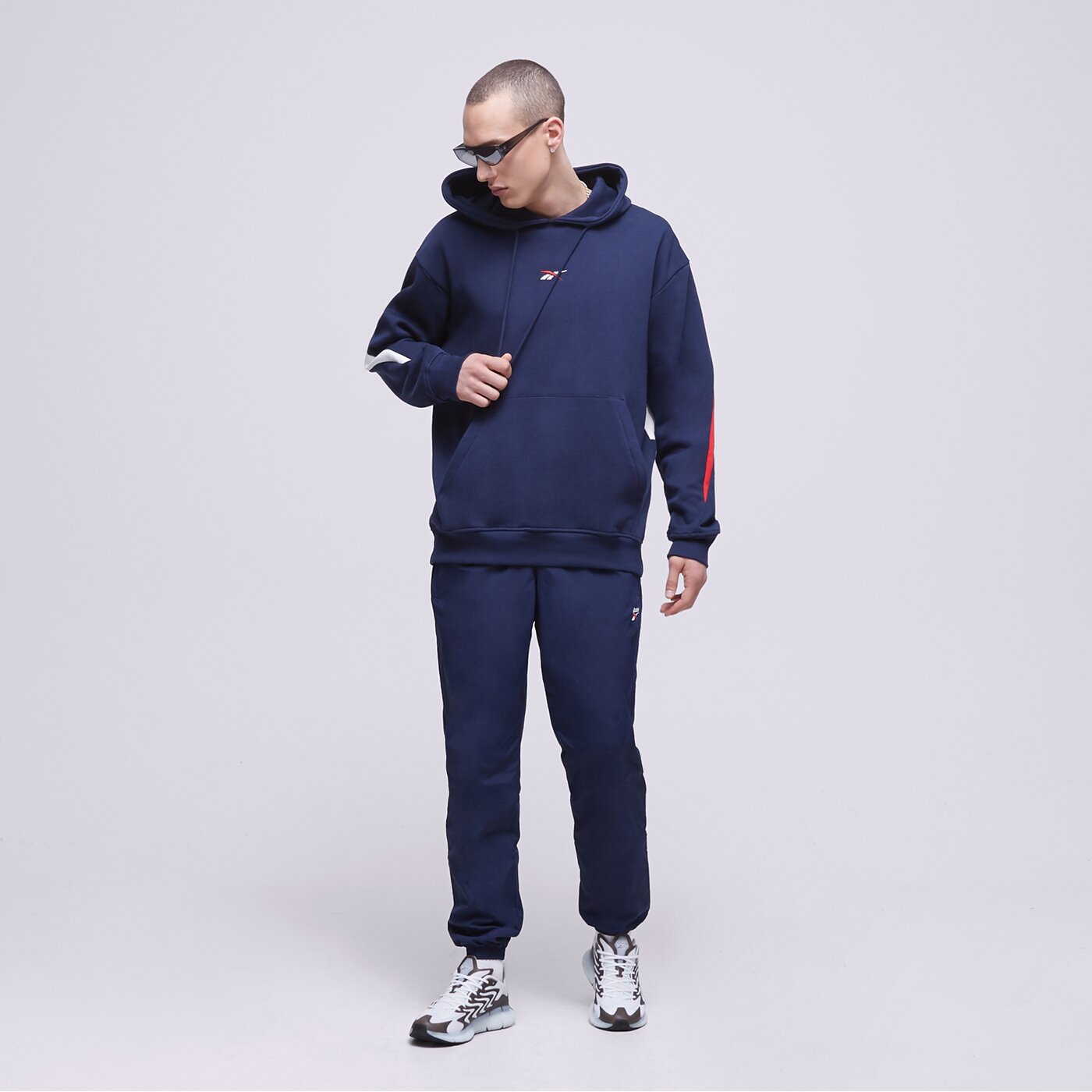 REEBOK СУИТЧЪР С КАЧУЛКА CL BV HOODIE HS7159 Мъжки Цвят тъмносин Модни ...