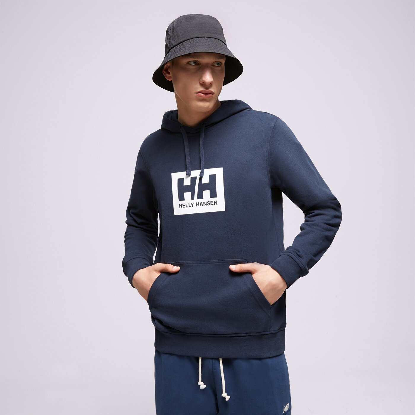 HELLY HANSEN СУИТЧЪР С КАЧУЛКА HH BOX HOODIE 53289598 Мъжки Цвят черен Модни Суичъри Дрехи Helly ...